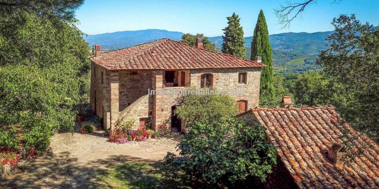 Tuscany farmhouses for sale Property in Italy