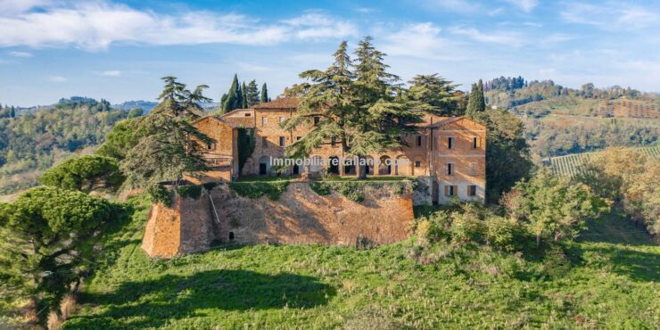 Castle Property For Sale in Italy